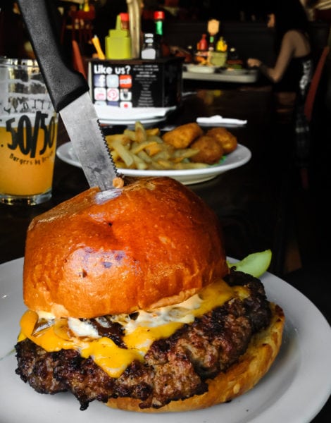 LA import Slater's 50/50 brings its big bacon burgers to Texas today ...